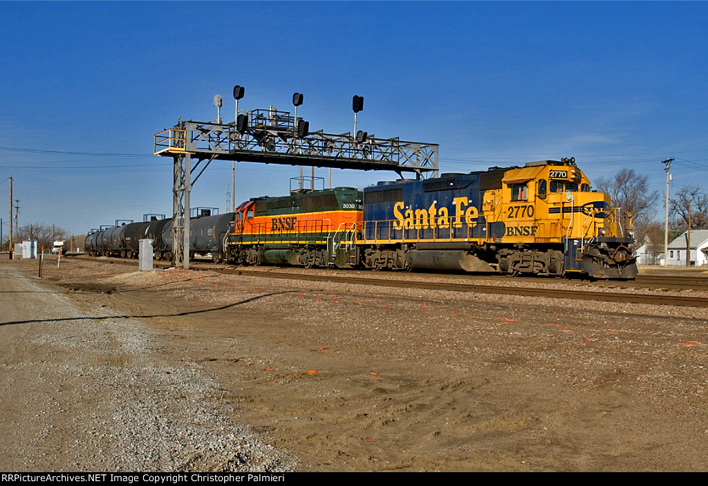BNSF 2770 and BNSF 3030 Lead the Havelock Zephyr